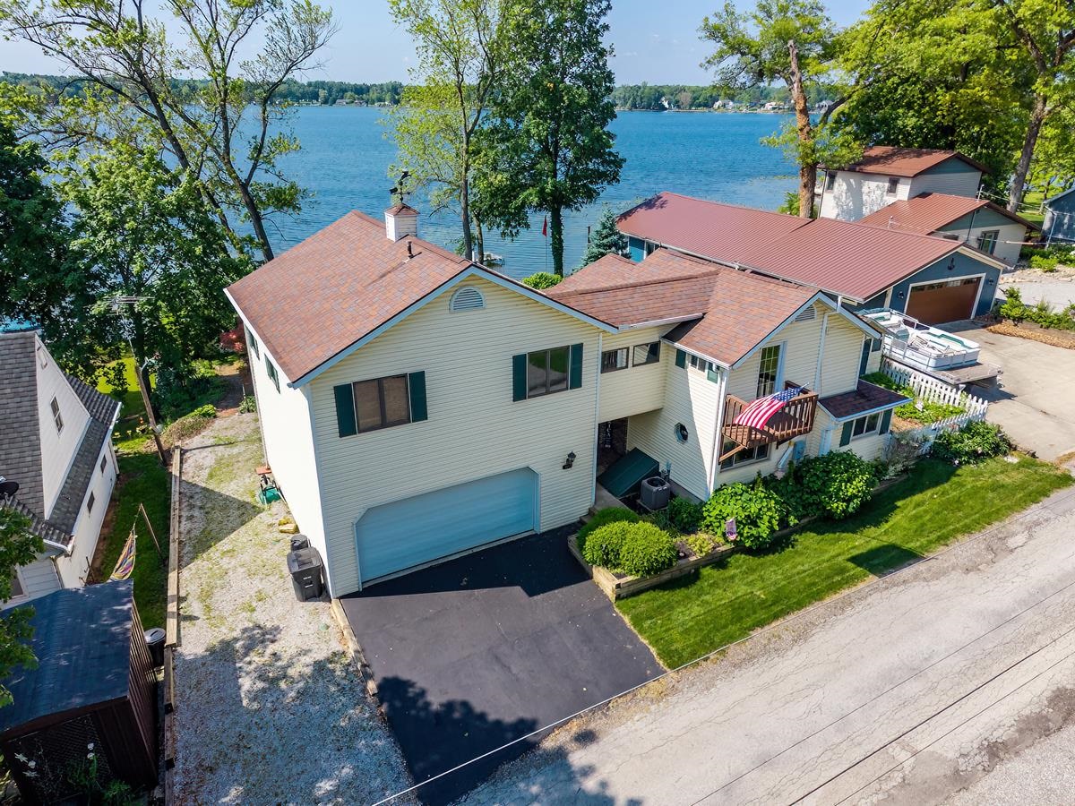 Home for Sale at 9260 E 430 S Pretty Lake, Wolcottville, IN 46795