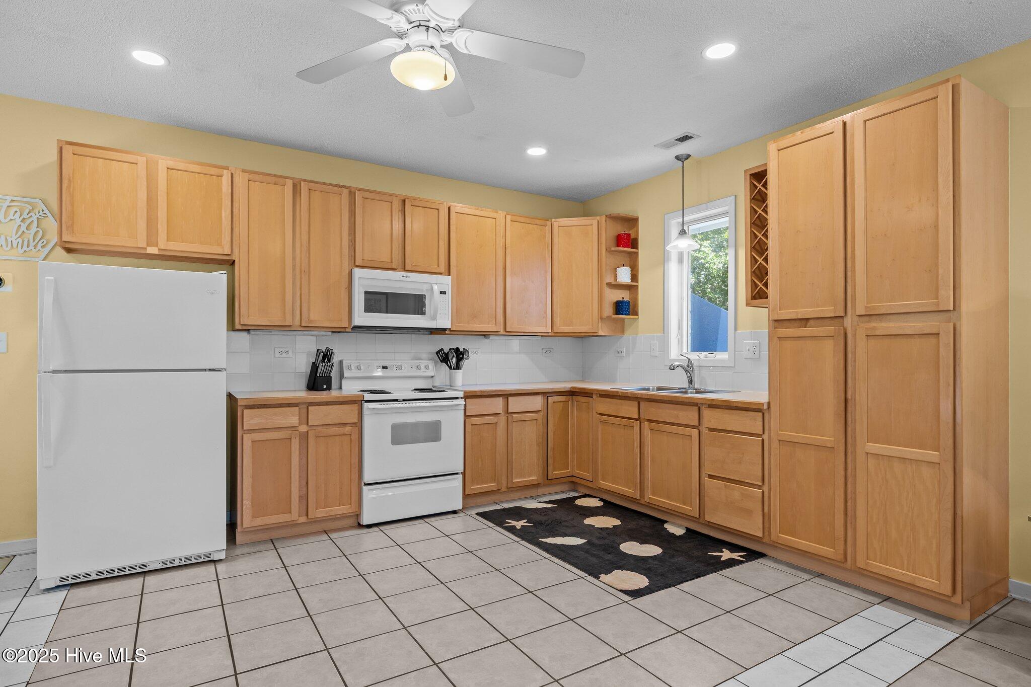 412 Wild Cherry Lane, Emerald Isle, NC 28594 | MLS#: 100518904 ...