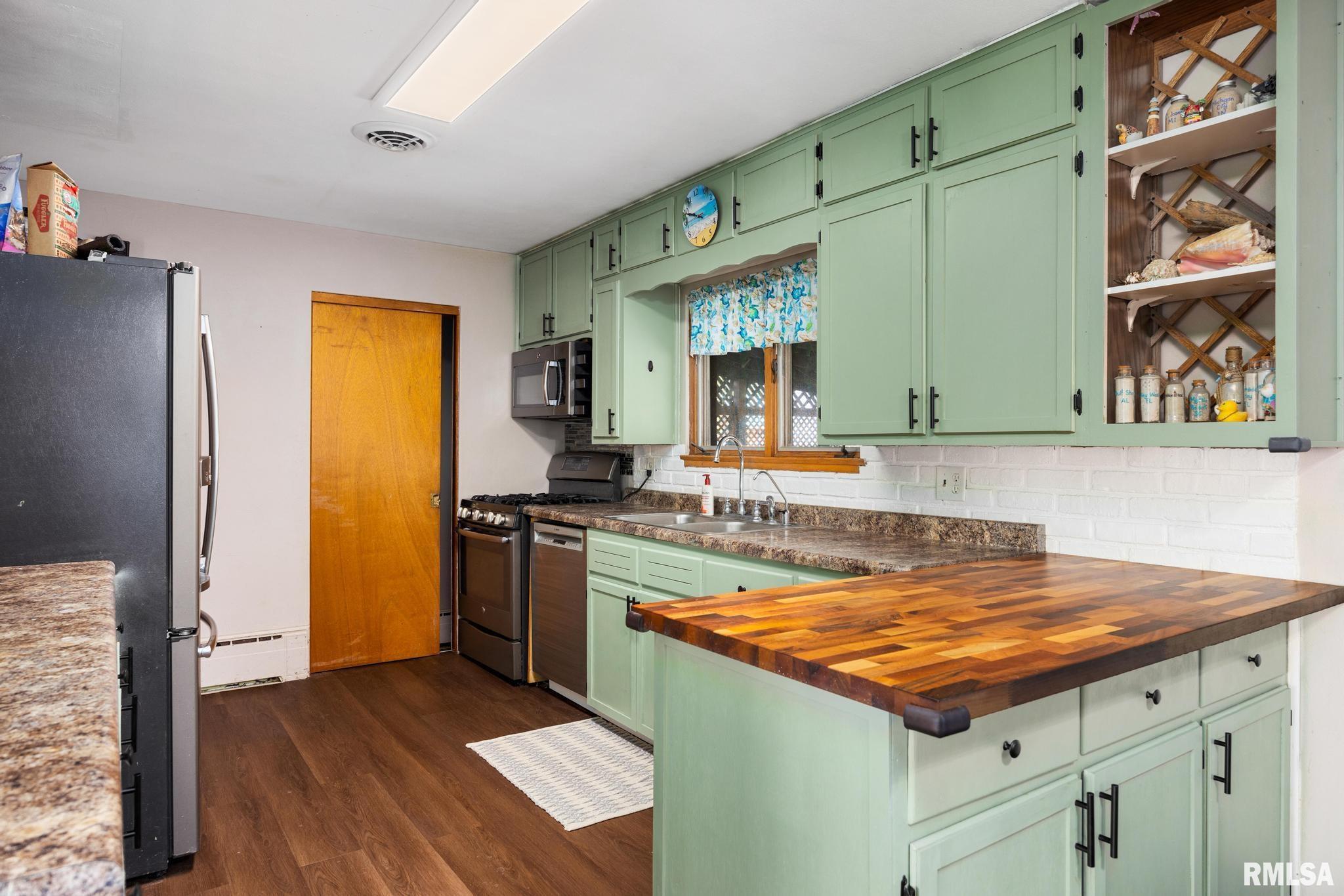 304 W MADISON Street, Tremont, IL 61568 | MLS#: PA1265719 | Tremont ...